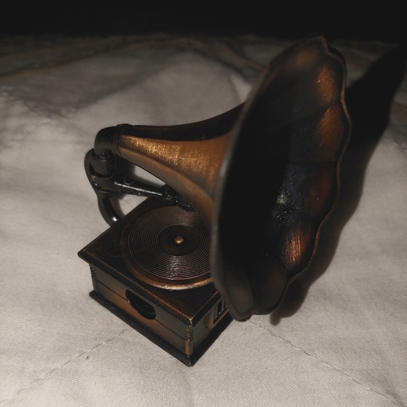 Office | Vintage Die Cast Metal Victrola Record Player Pencil Sharpener ...